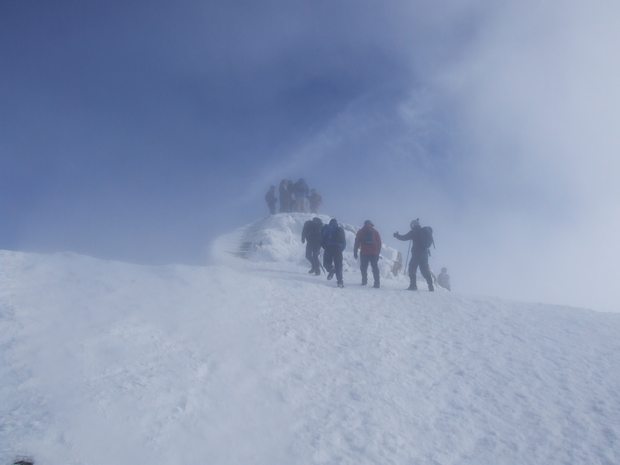 Walking up Snowdon in Winter and Snow | Hints and Tips for Climbing Yr ...