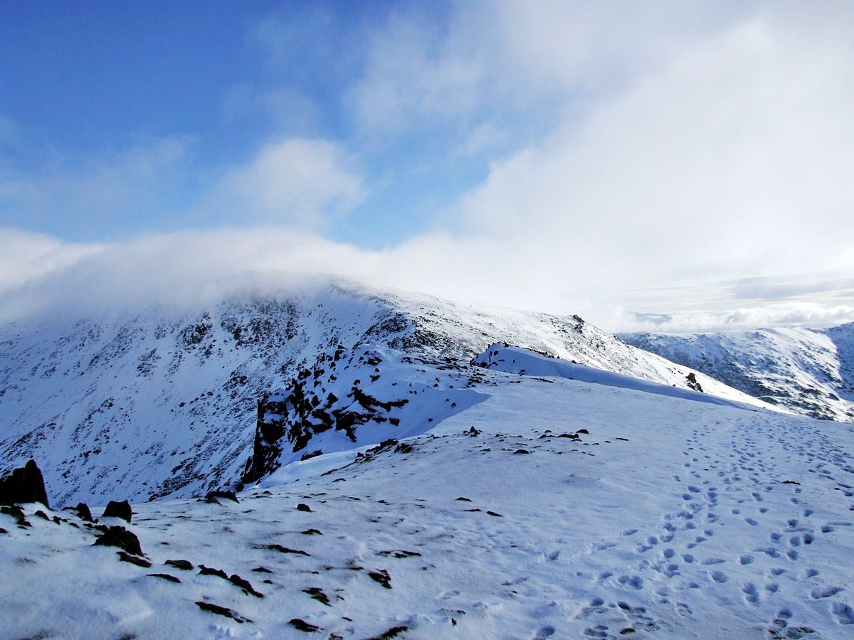 Walking in the Carneddau | Walking In Eryri Snowdonia | Walk up Yr ...