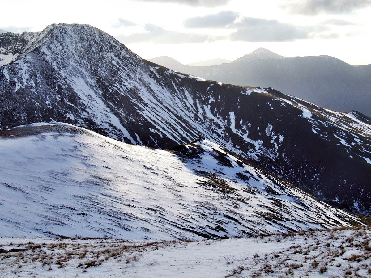 Walking in the Carneddau | Walking In Eryri Snowdonia | Walk up Yr ...