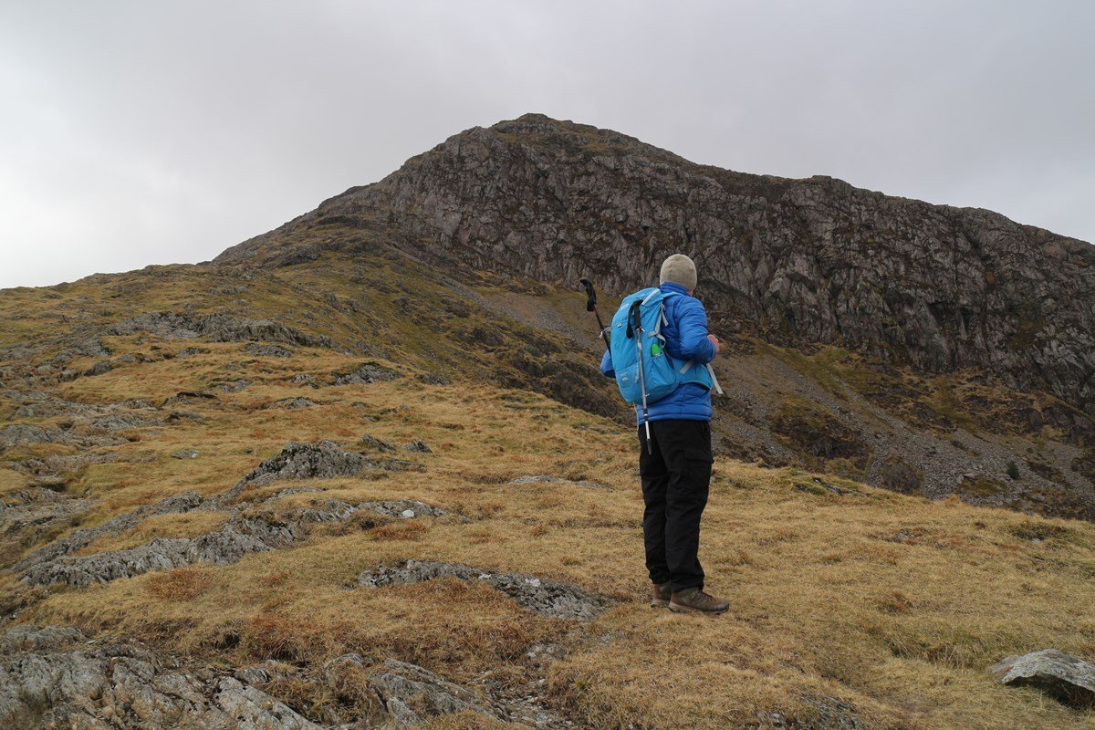 Walking up Moel Hebog from Beddgelert | Walking In Eryri Snowdonia ...