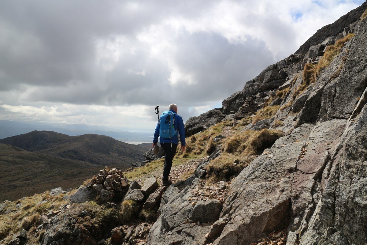Walking up Moel Hebog from Beddgelert | Walking In Eryri Snowdonia ...